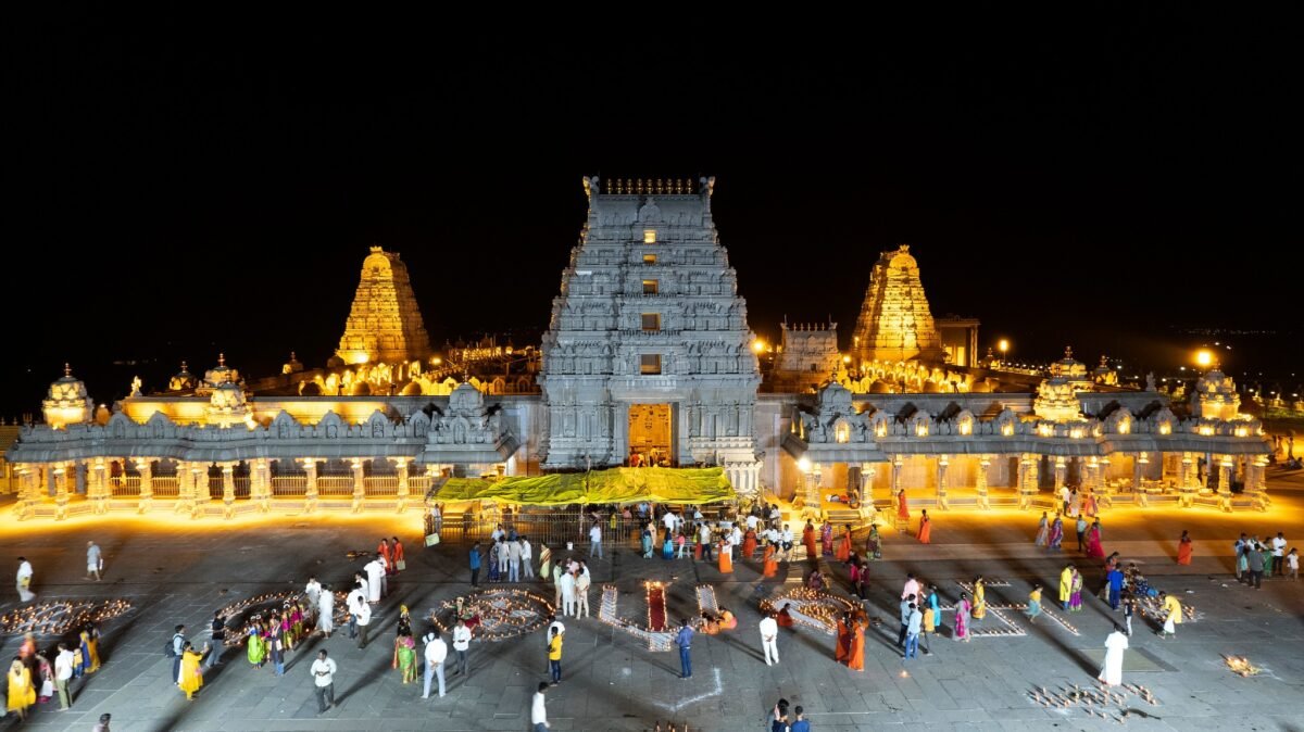 Yadagirigutta Temple Timings, Ticket Price, Accommodation